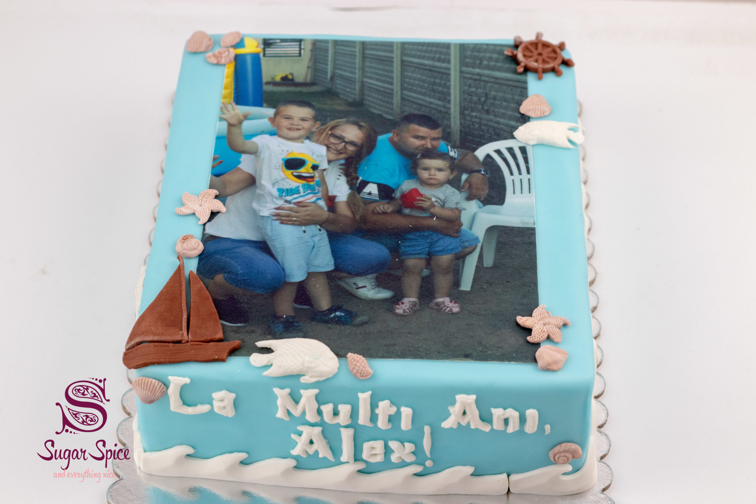 Tort decor portret de familie